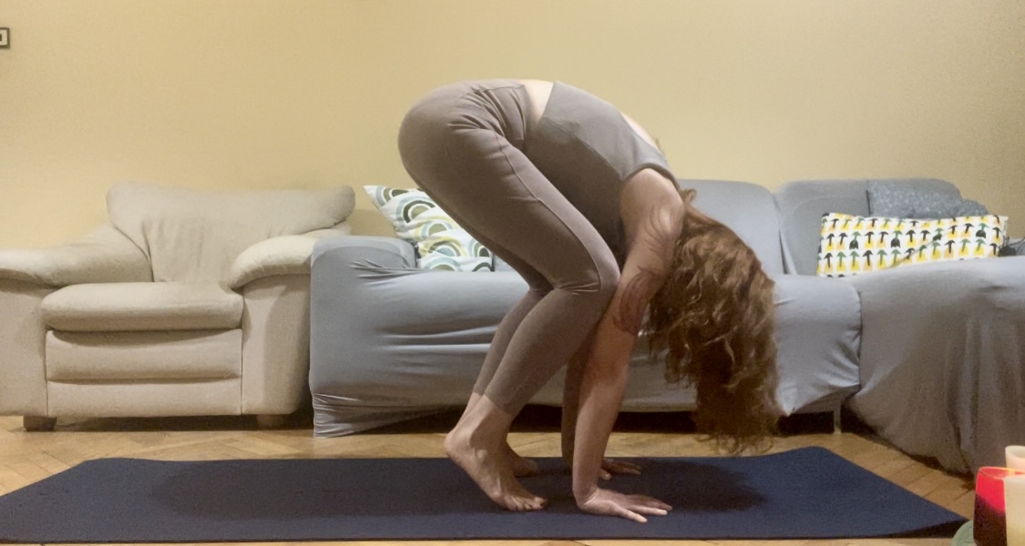 How to do Crow Pose Step by Step for Beginners - Yogabeatflow